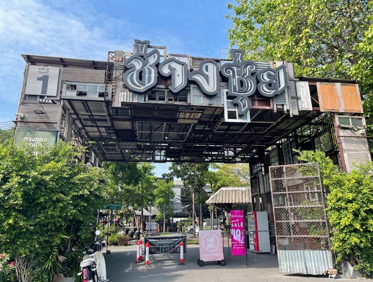Visiting Taling Chan Floating Market in Bangkok - The Stupid Bear